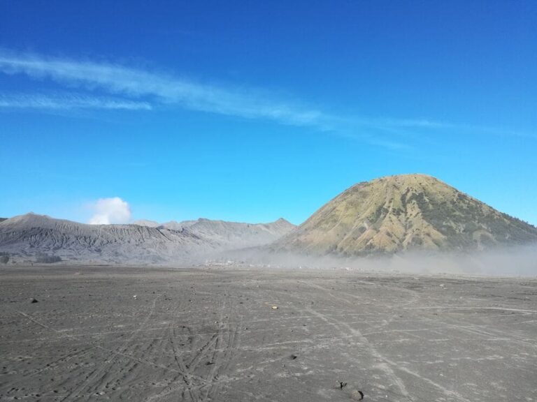 The Best 2 Weeks Java Backpacking Itinerary (+tips for 7-10 days)