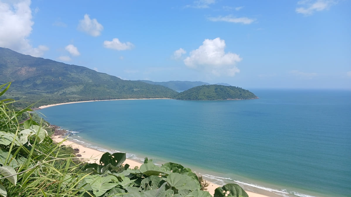 Hai Van Pass on a Motorcycle: The Full Guide